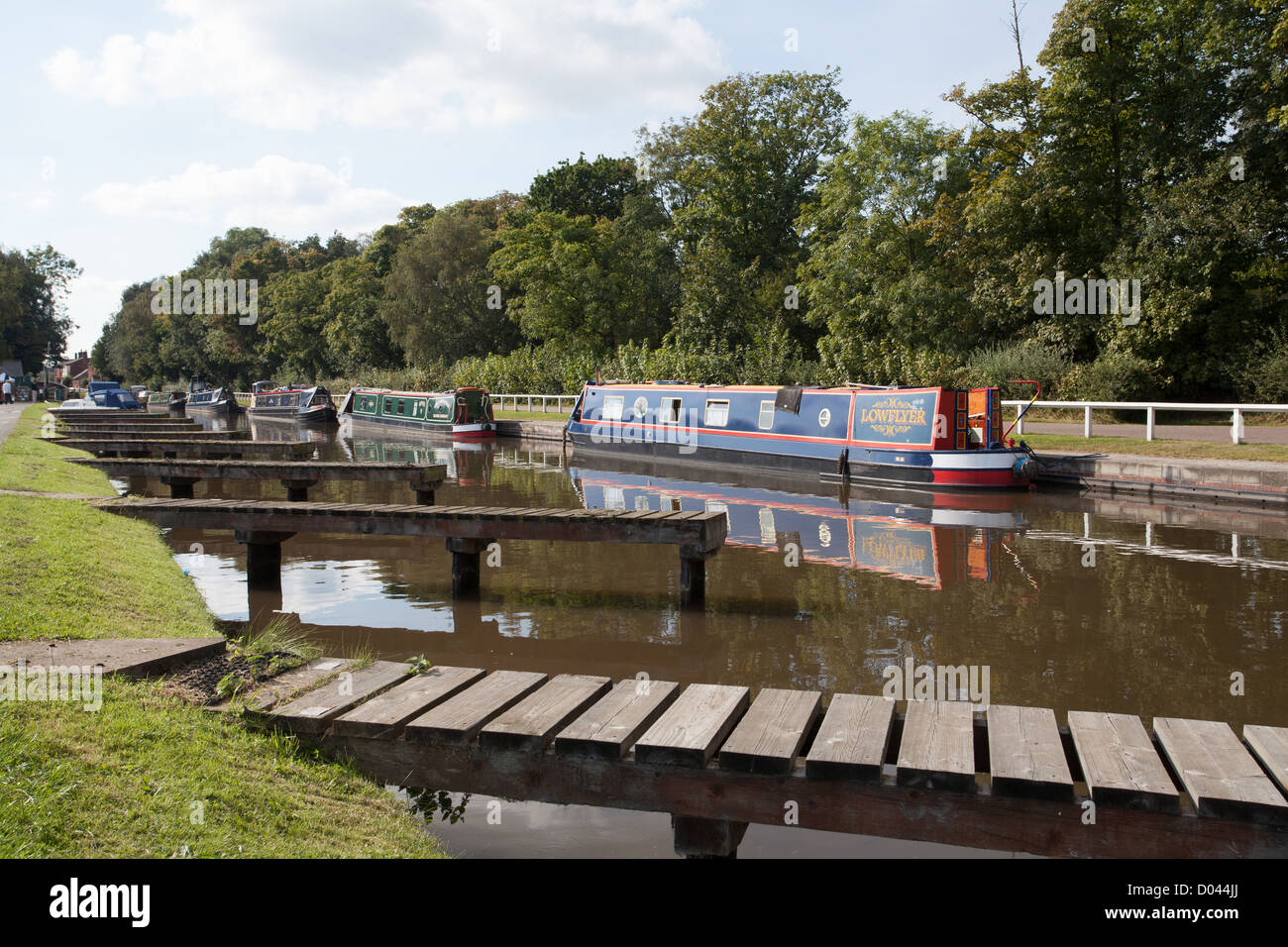 gmlh2209 4199 Narrow boats on the Trent and Mersey Canal at Fradley ...