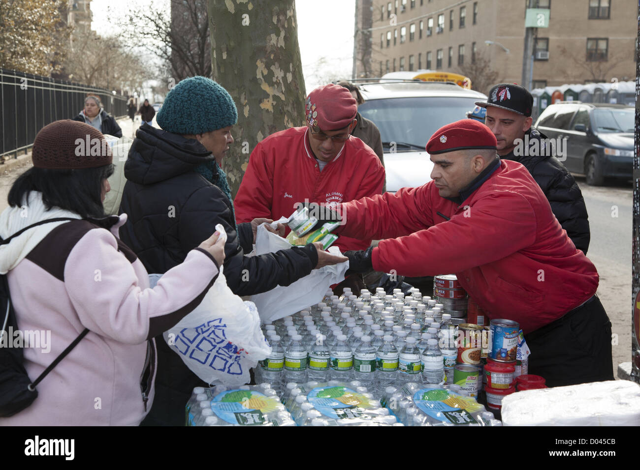 Food supplies after hurricane hi-res stock photography and images - Alamy