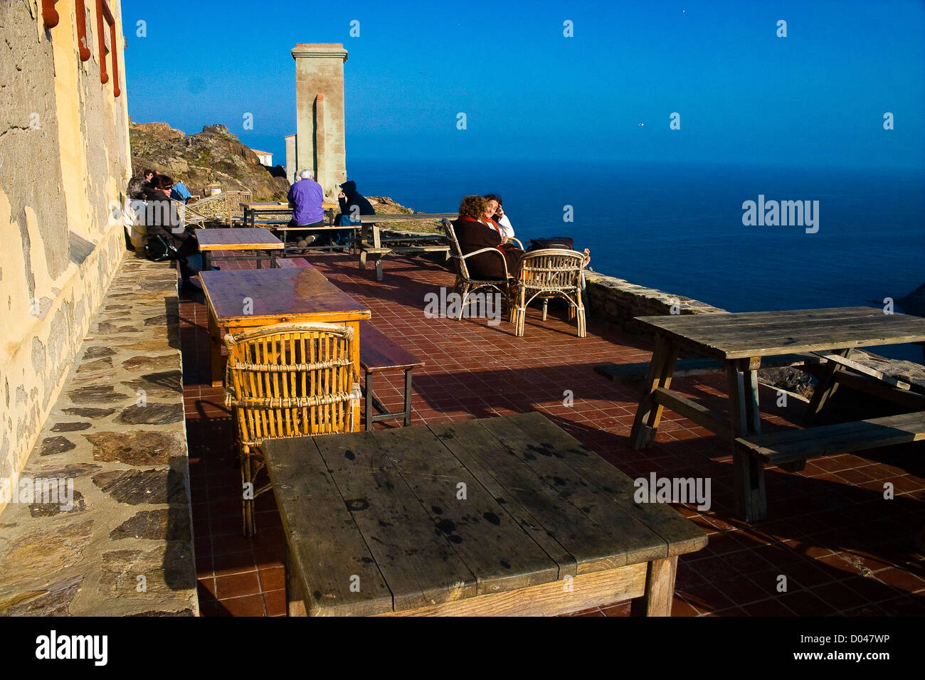 Terrazas del bar y restaurante del faro de Cap de Creus. Cadaques ...