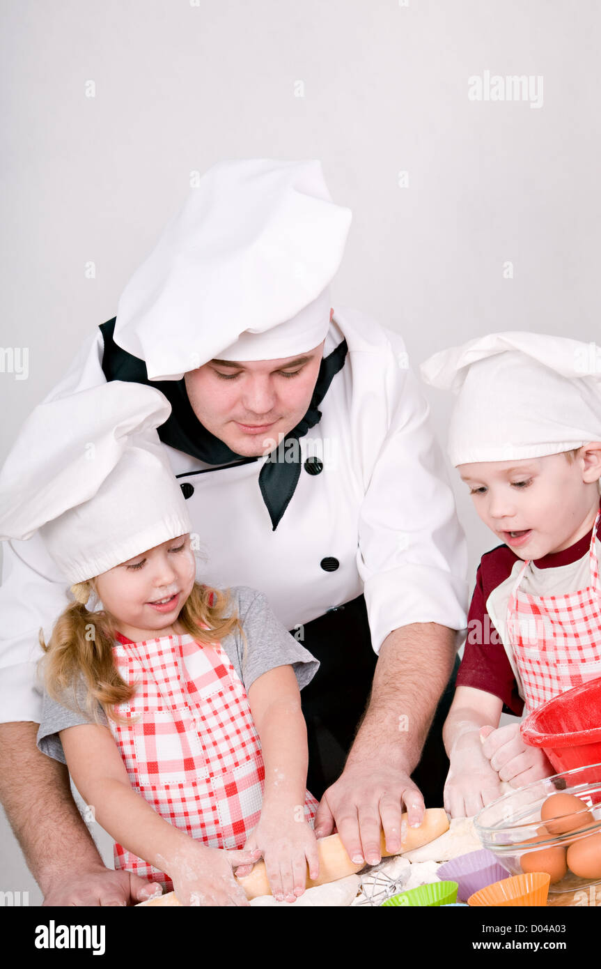The chef teaches kids to cook Stock Photo - Alamy