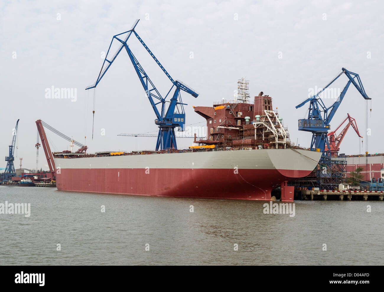 Chinese container ship in port hi-res stock photography and images - Alamy