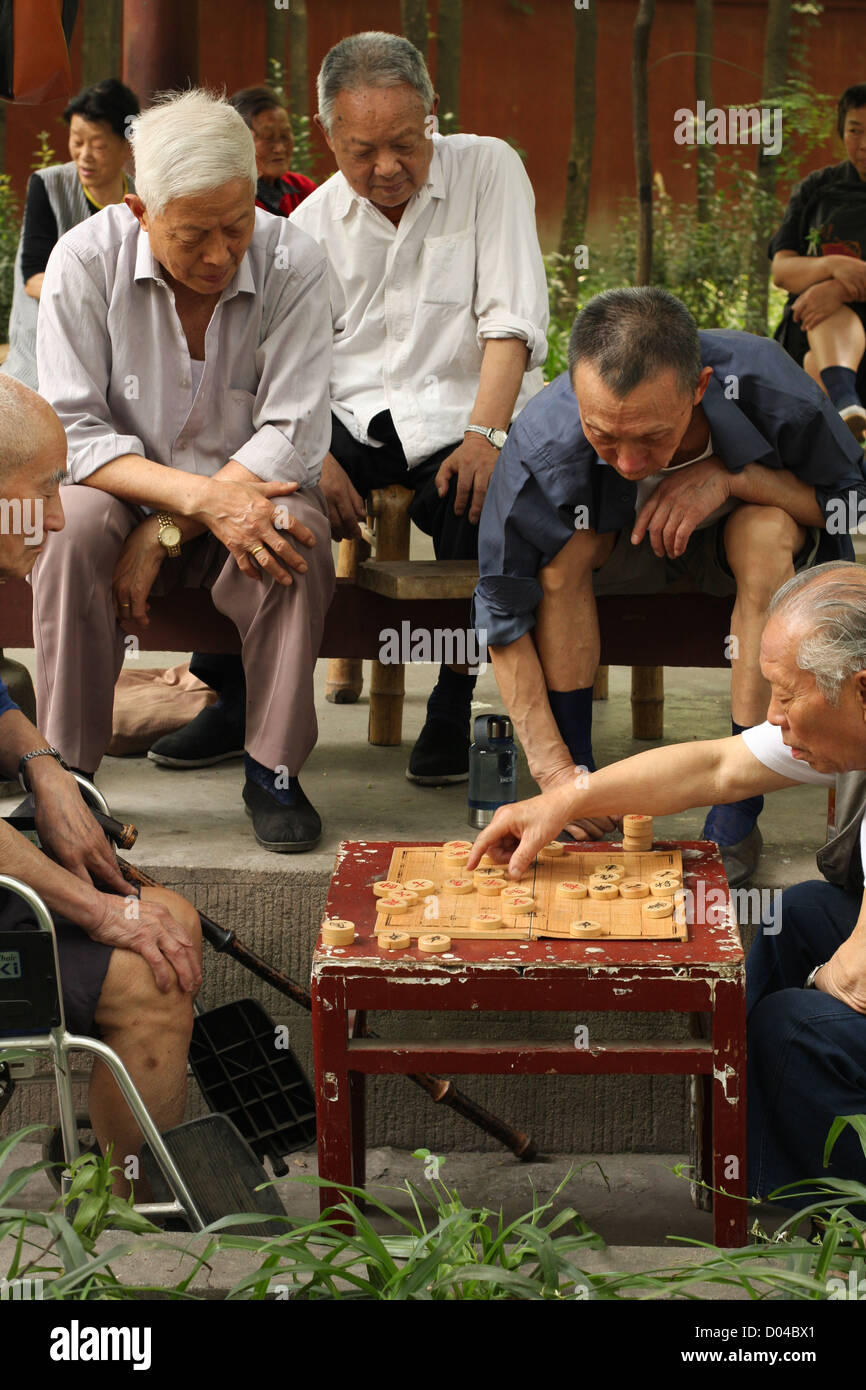 Chinese playing checkers hi-res stock photography and images - Alamy