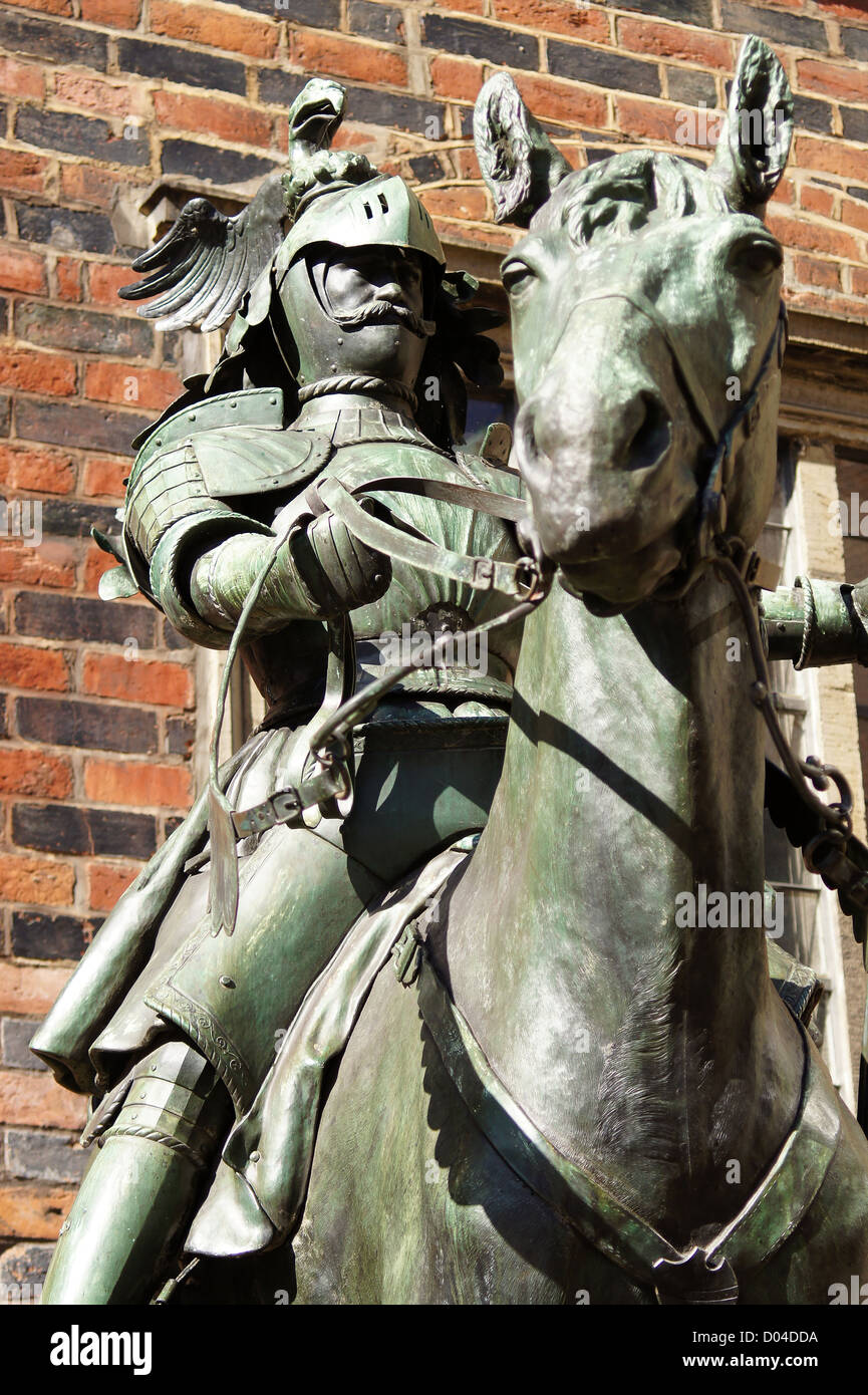 Statue knight horse hi-res stock photography and images - Alamy