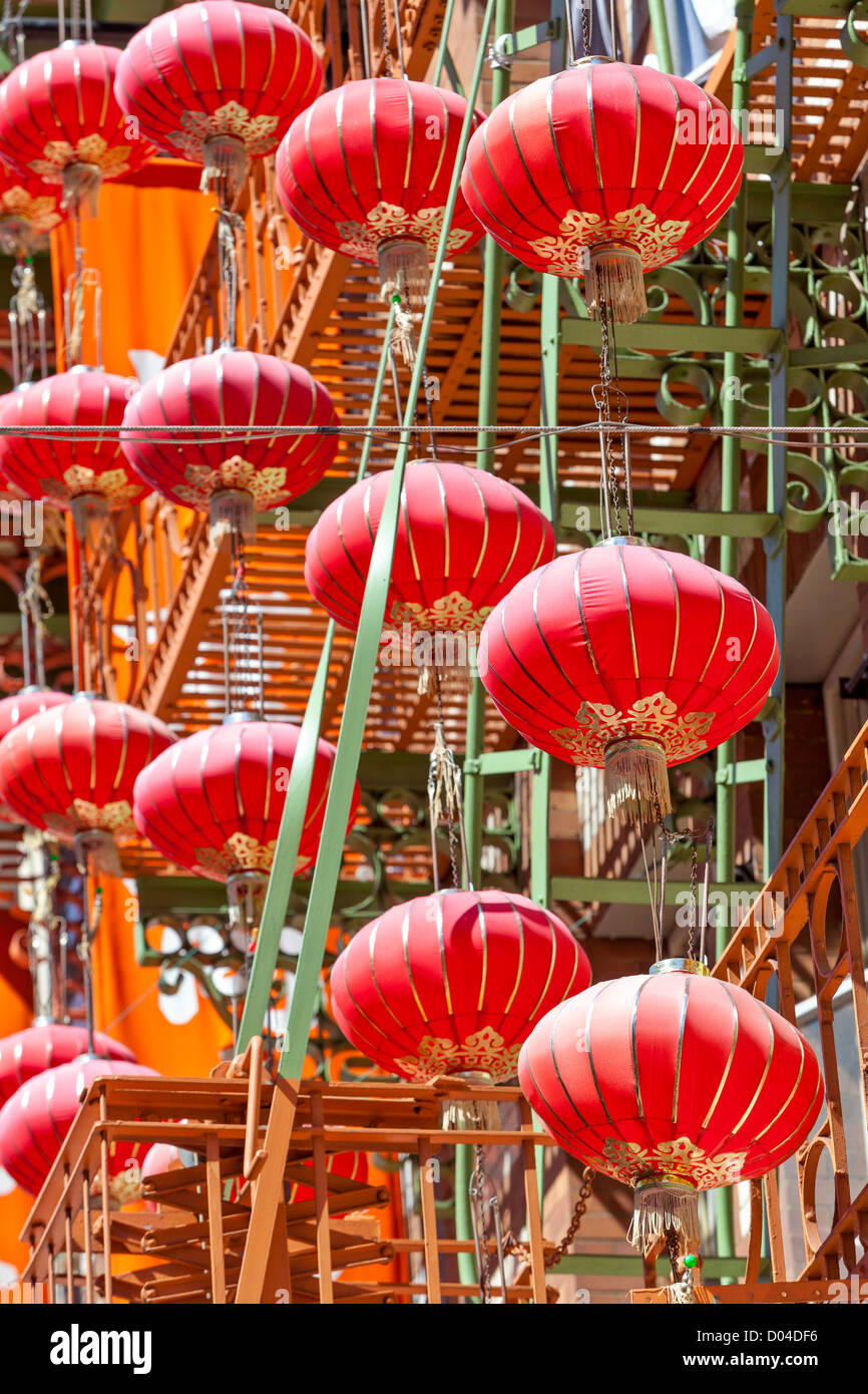 Red Chinese Lanterns on a building in San Francisco Chinatown Stock ...