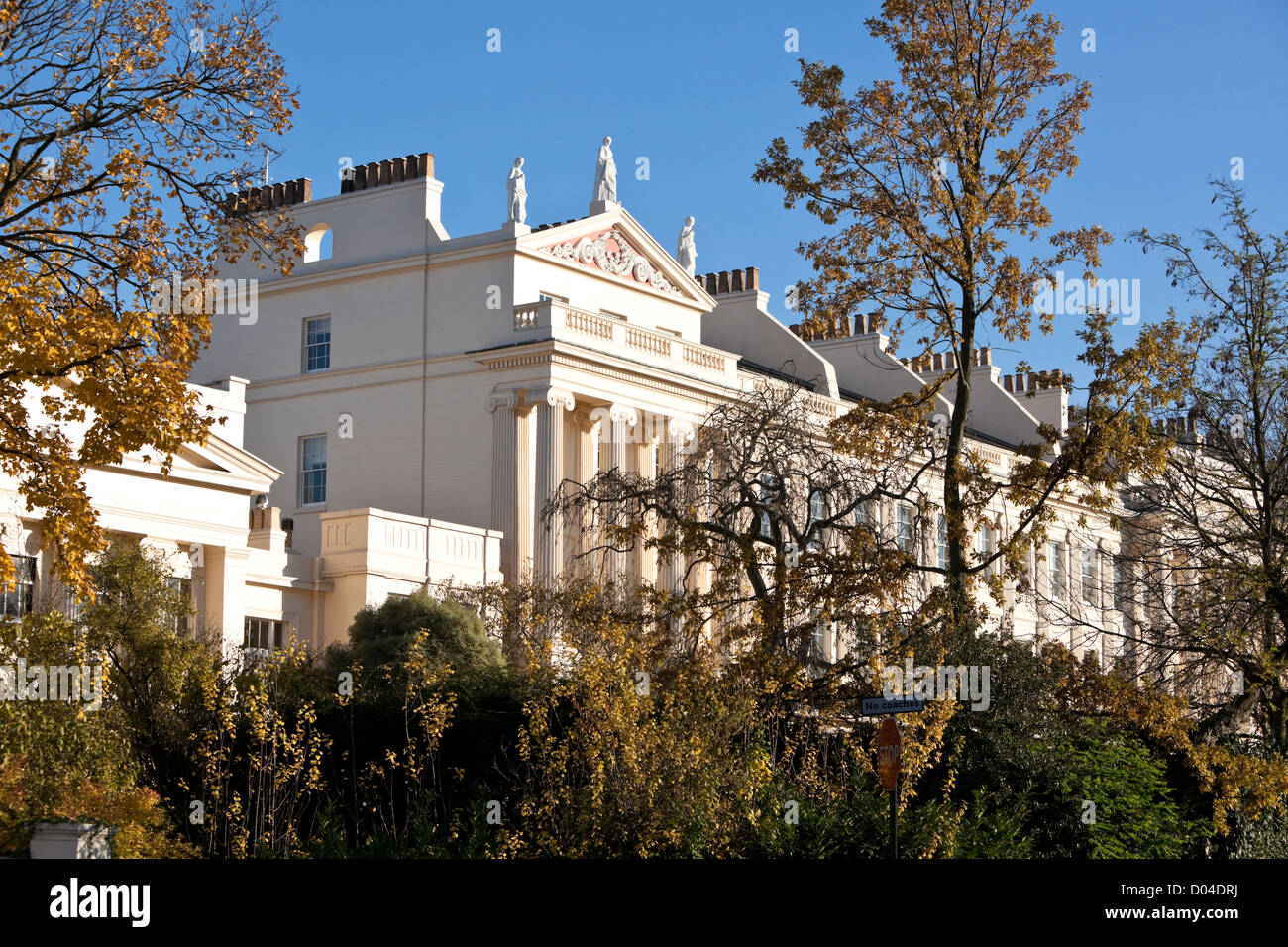 The Gloucester Gate on the Outer Circle of Regent's Park, London ...