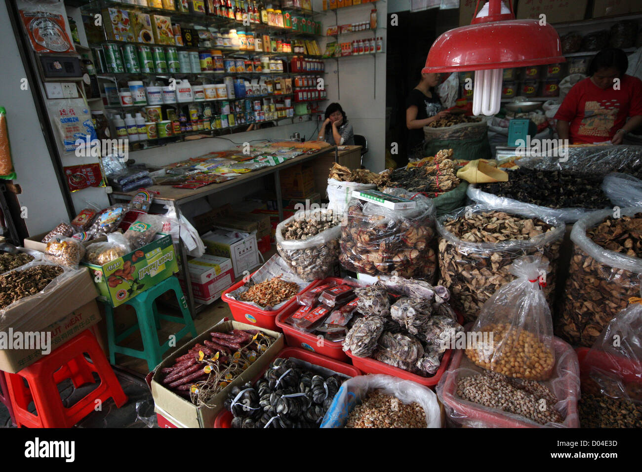 Dry goods store, Yide Xilu, Guangzhou Stock Photo - Alamy