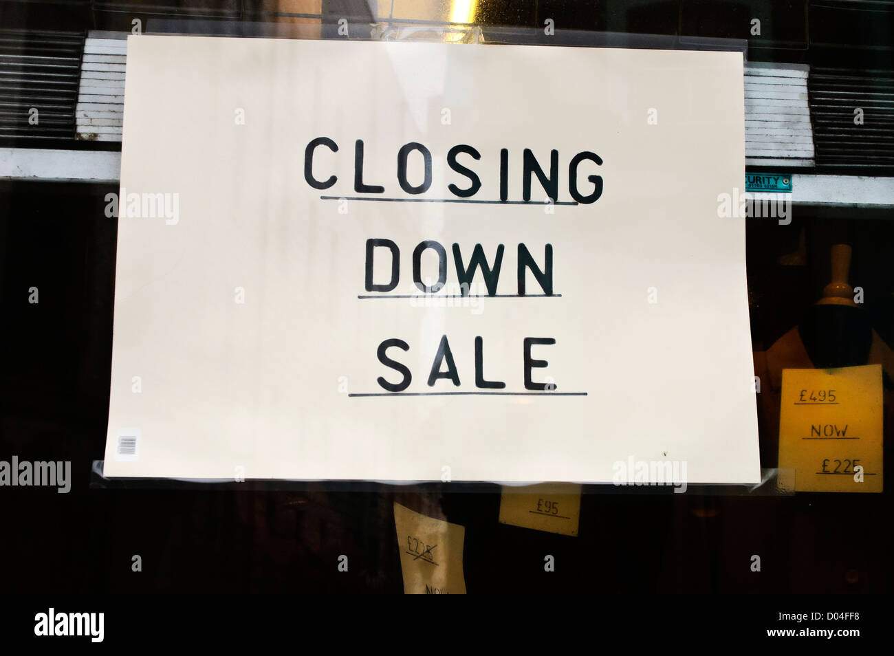 Closing Down Sign in Shop Window Stock Photo - Alamy
