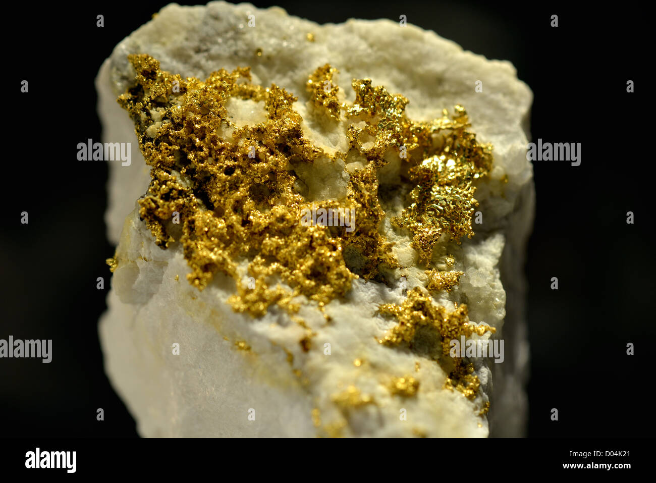 Gold in quartz hi-res stock photography and images - Alamy