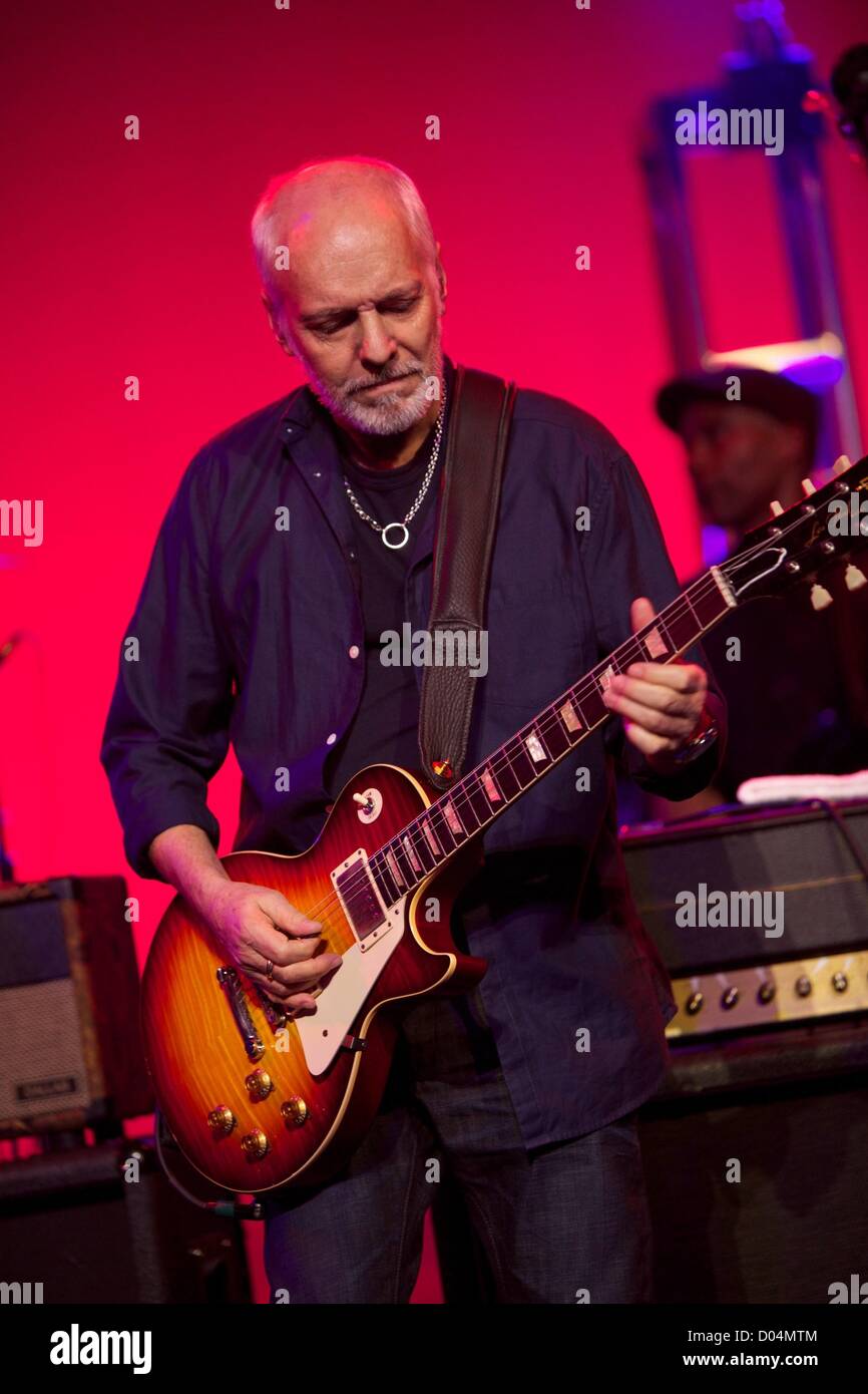 Peter frampton 2012 hi-res stock photography and images - Alamy