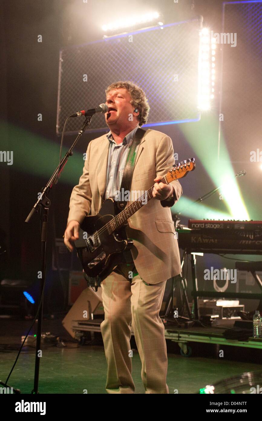 Squeeze performing in concert at GLive, Guildford Stock Photo - Alamy