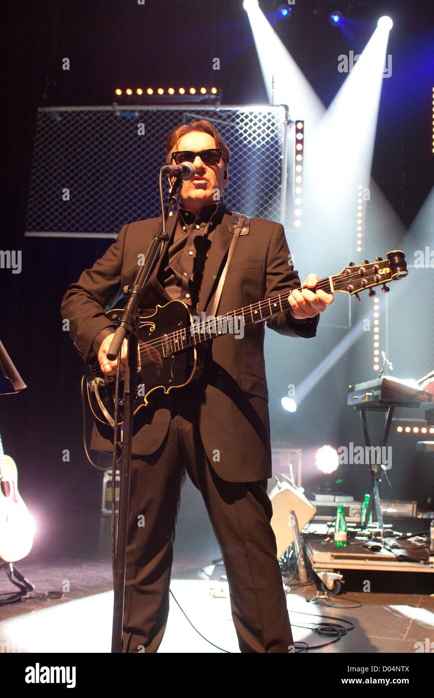 Squeeze performing in concert at GLive, Guildford Stock Photo - Alamy