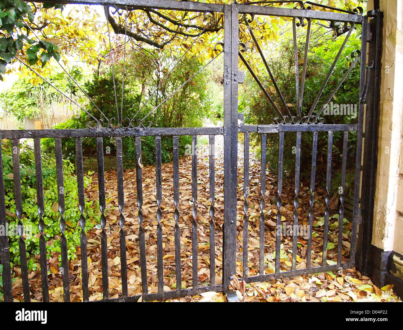 Old gates hi-res stock photography and images - Alamy