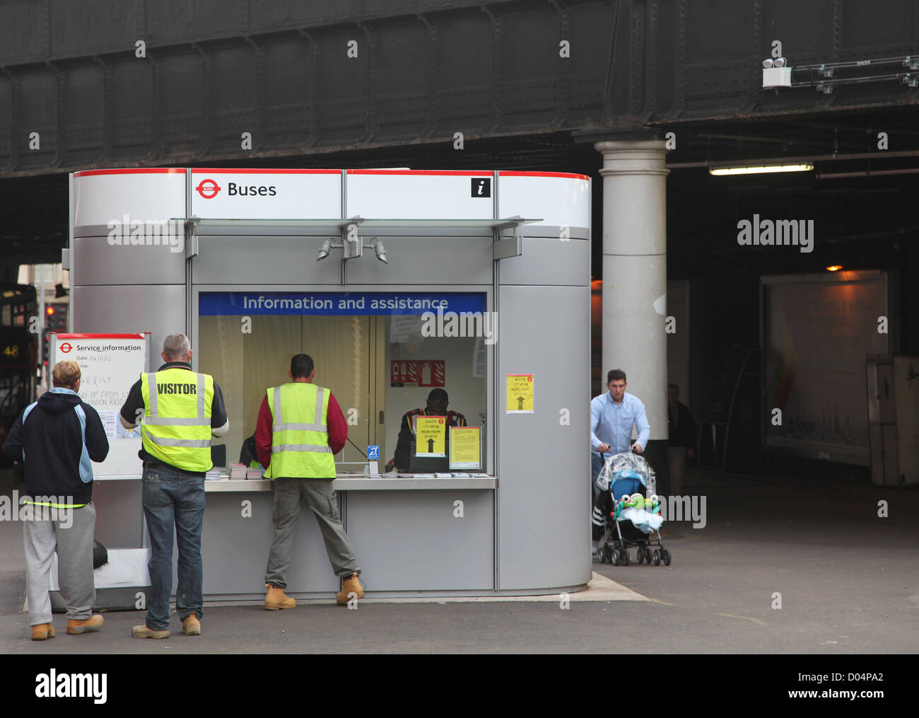 Bus information point at London Bridge Station Stock Photo - Alamy