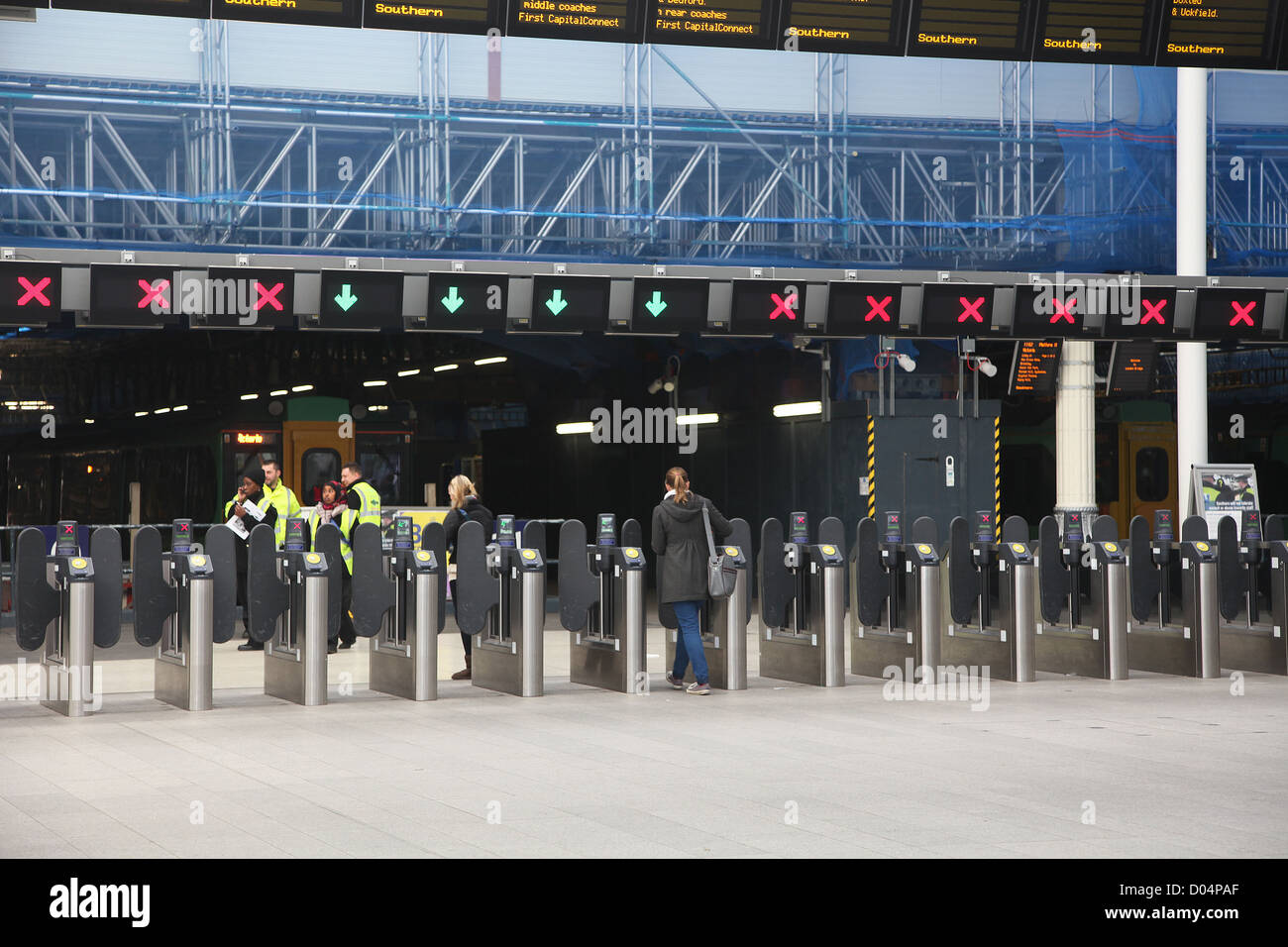 Ticket barriers hi-res stock photography and images - Alamy