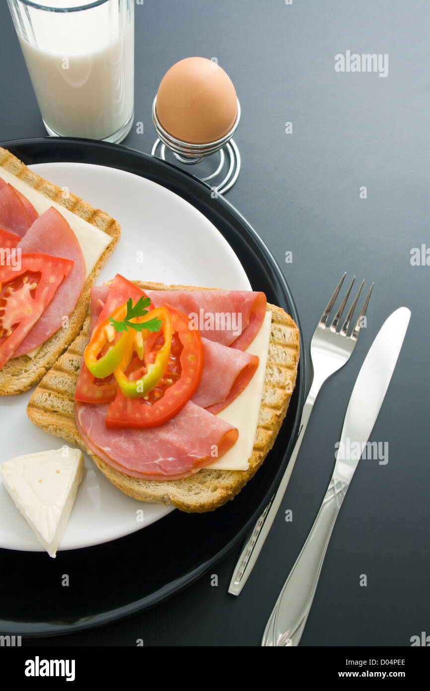Ceramic bread stand hi-res stock photography and images - Alamy