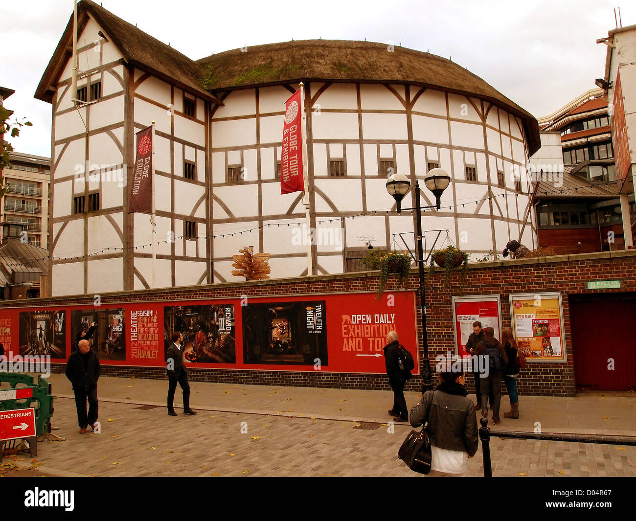 Original globe theatre hi-res stock photography and images - Alamy