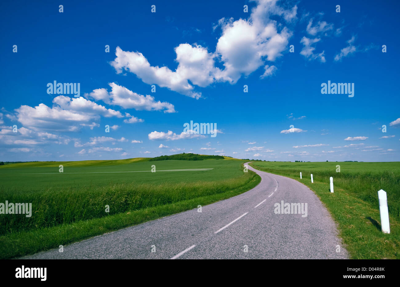 an empty countryside road Stock Photo - Alamy