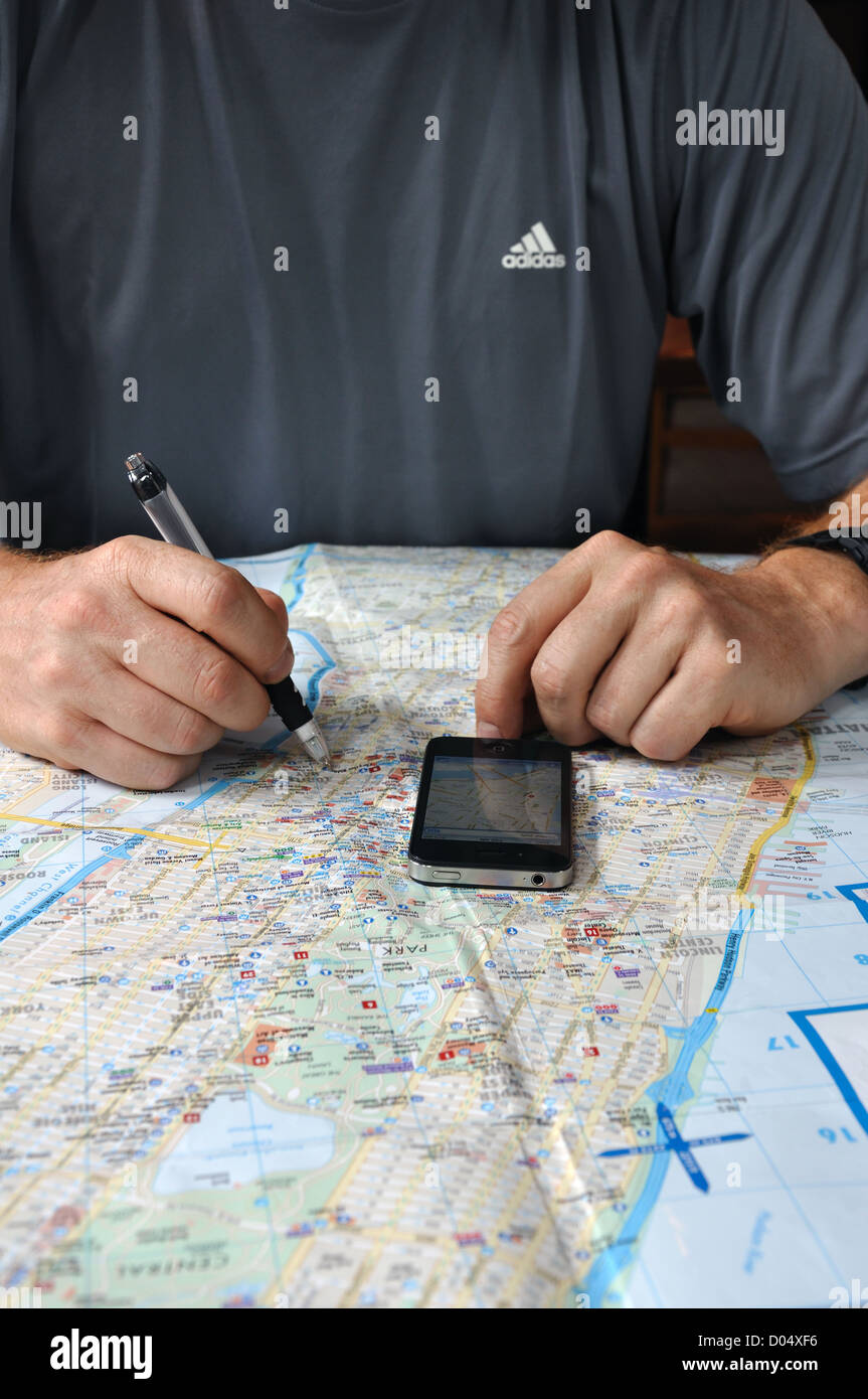 Man with New York map and iphone Stock Photo - Alamy