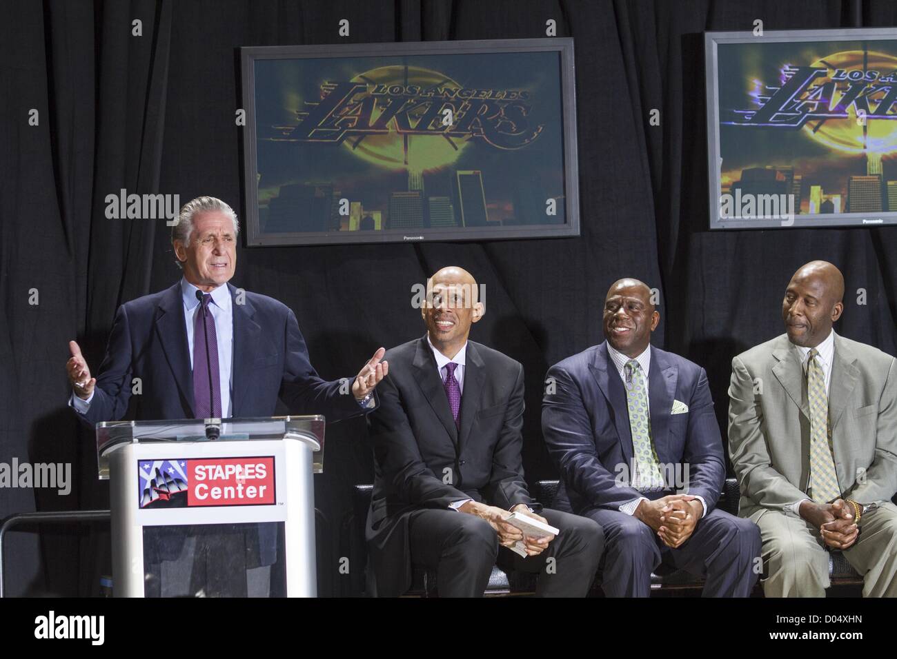 Kareem abdul jabbar statue hi-res stock photography and images - Alamy