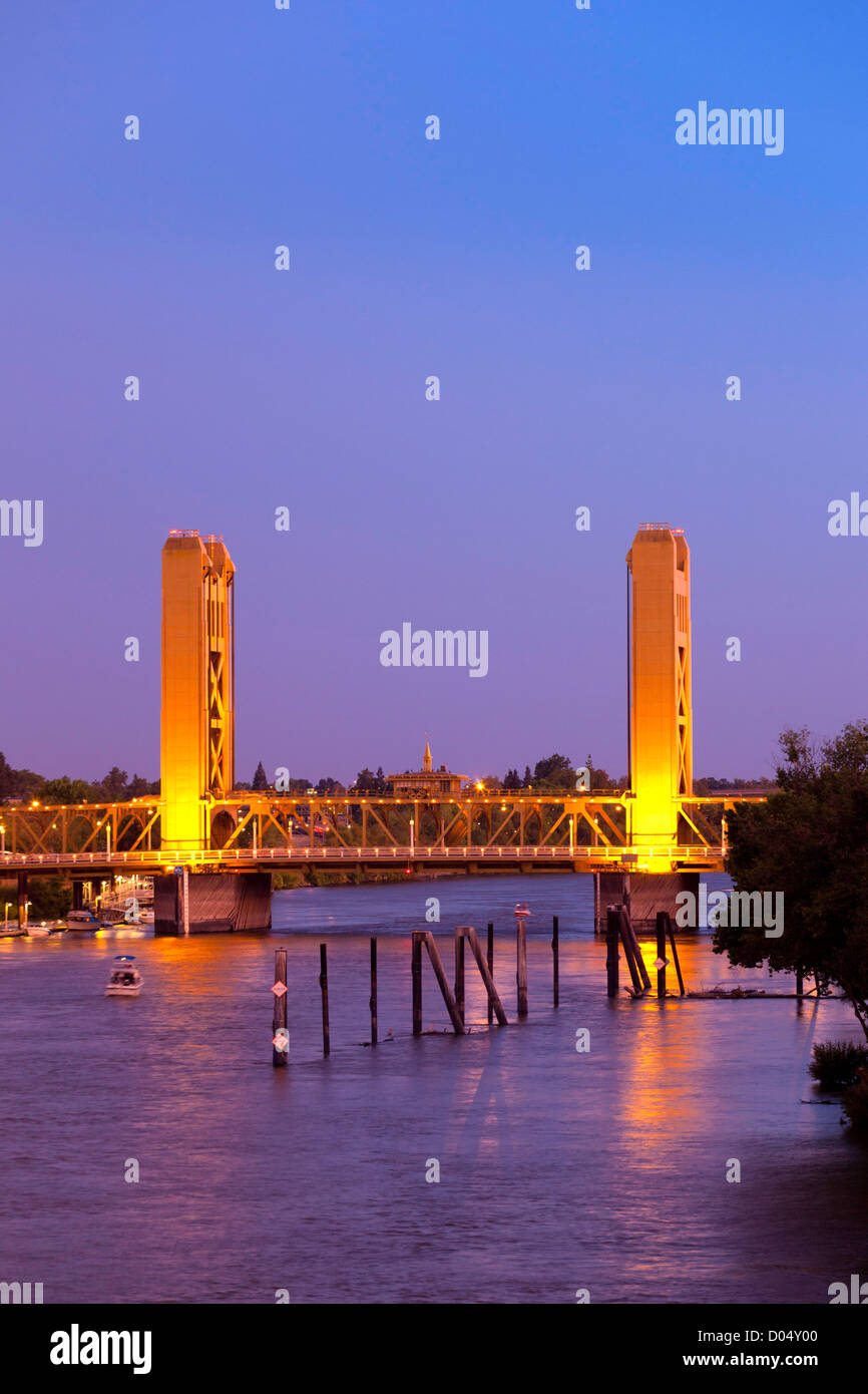 The Tower Bridge across the Sacramento River. Sacramento, California ...