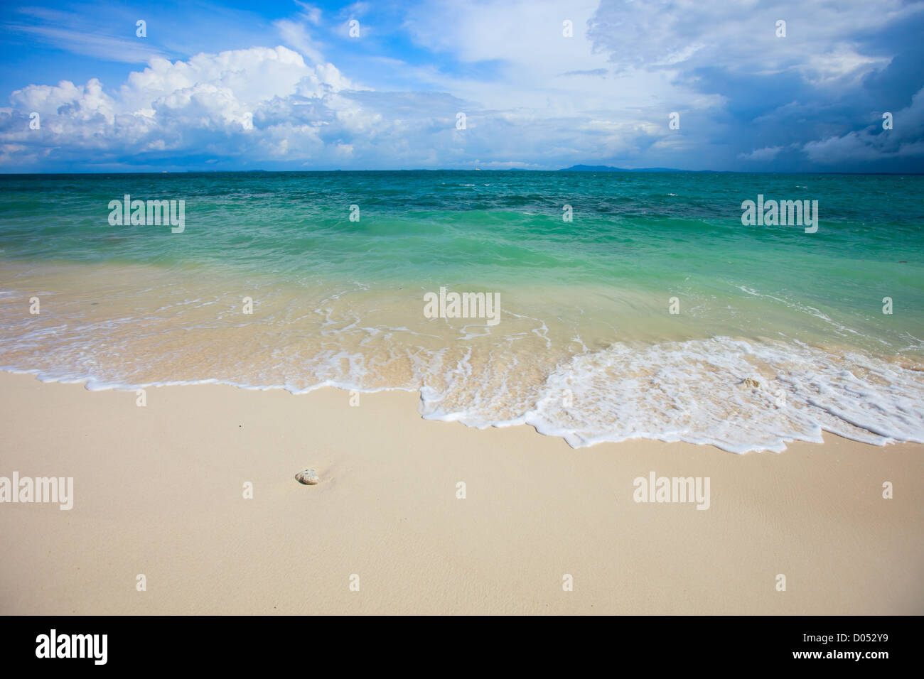 Perfect tropical beach Stock Photo - Alamy