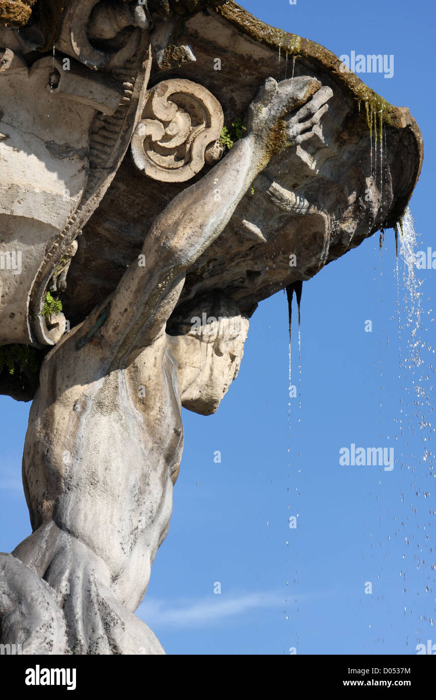 Italian fountain tile hi-res stock photography and images - Alamy