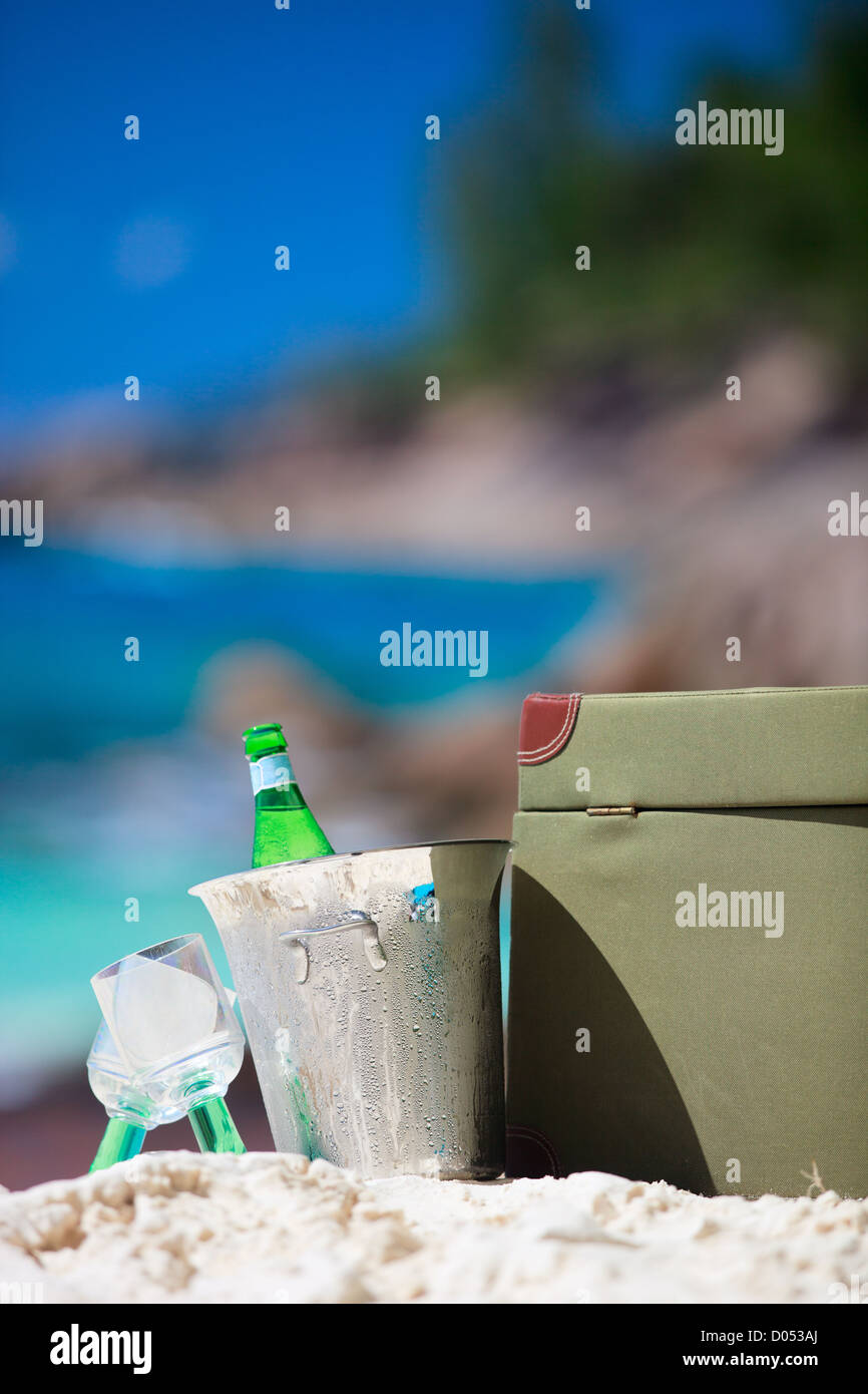 Closeup picnic basket hi-res stock photography and images - Alamy