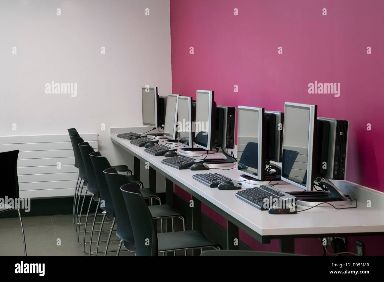 Line of computers ready for students at their college Stock Photo - Alamy