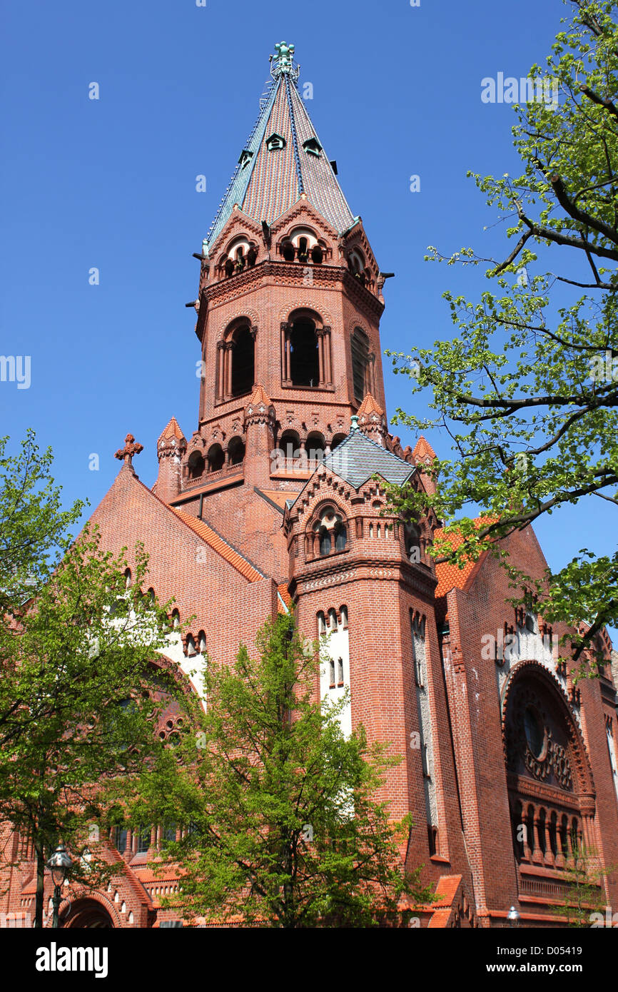 Church exterior facade hi-res stock photography and images - Alamy