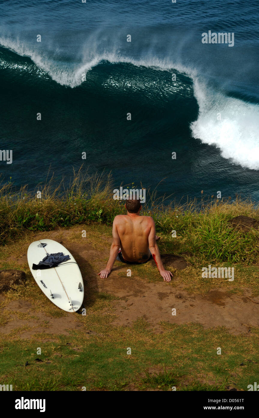 Surfer sitting and resting at Honolua Bay Maui Hawaii Stock Photo - Alamy