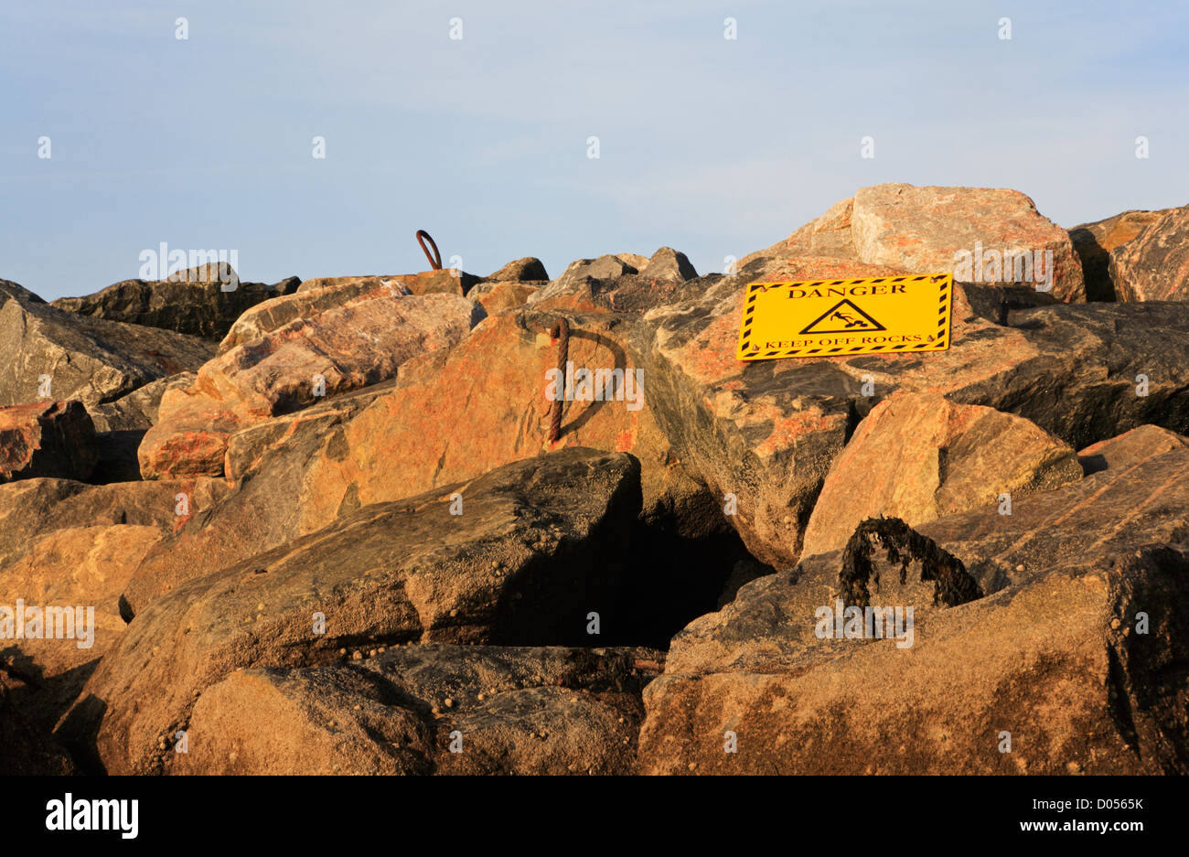 Keep off rocks warning sign hi-res stock photography and images - Alamy