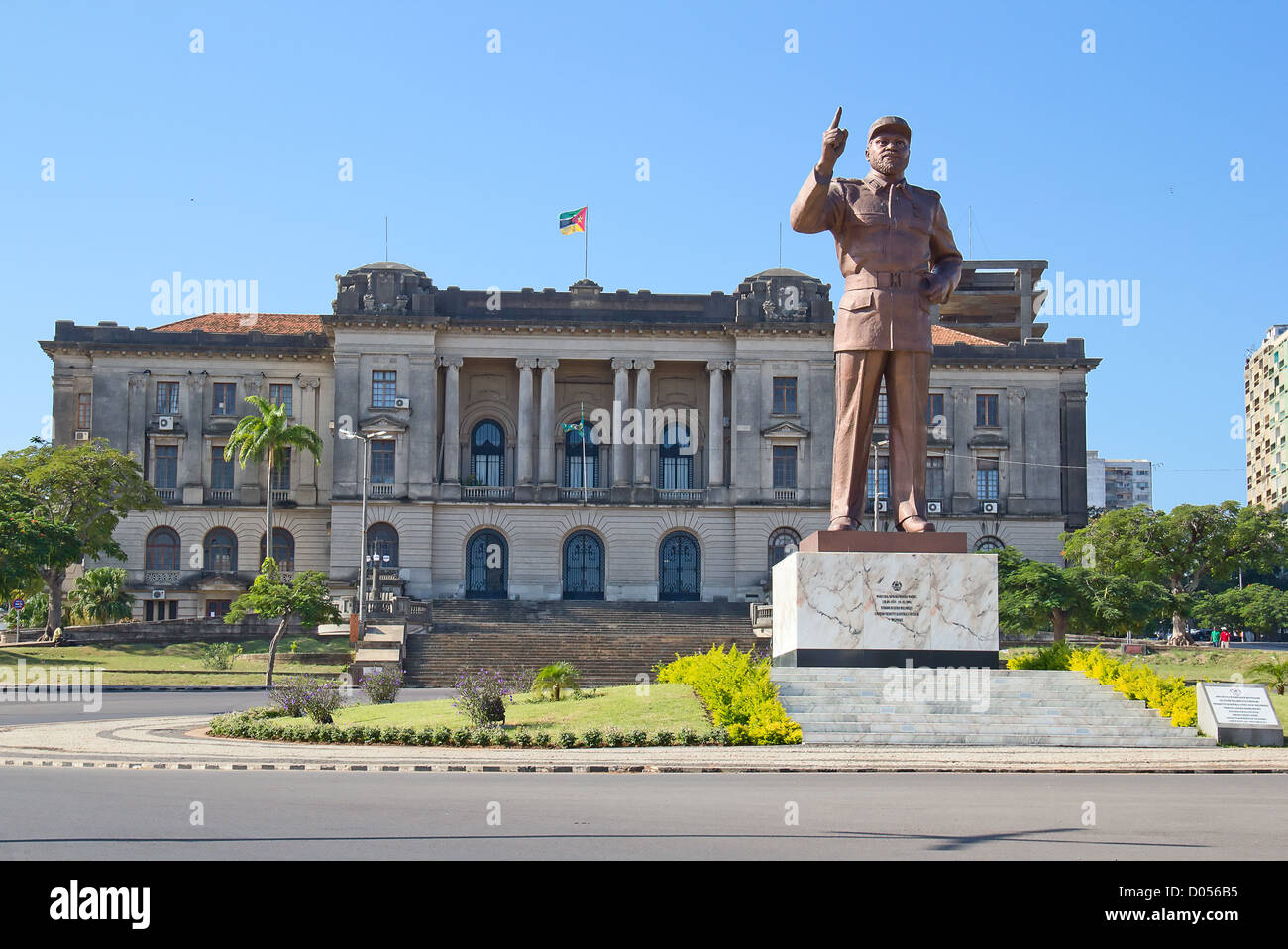 Statue in maputo hi-res stock photography and images - Alamy
