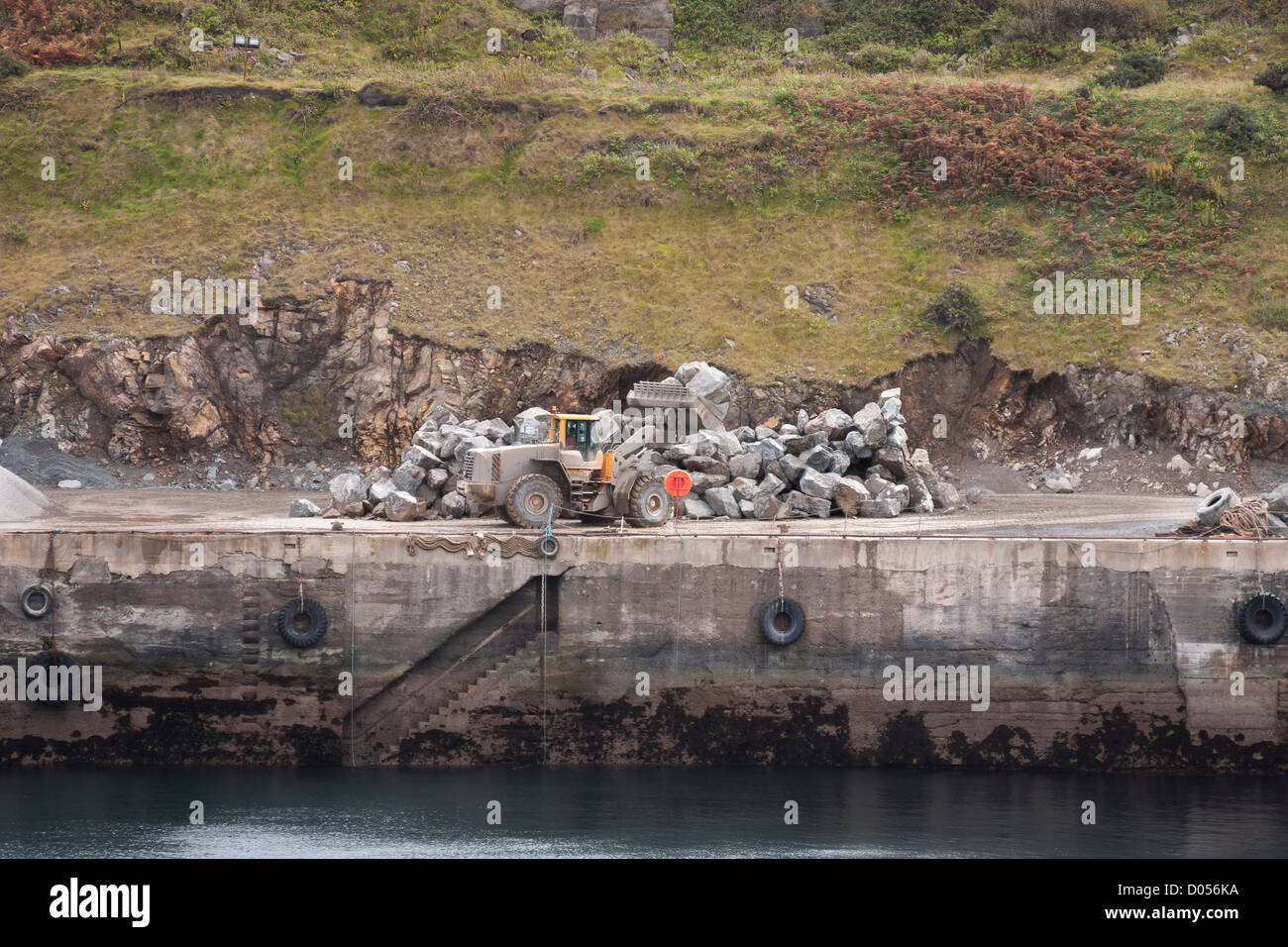 powerful digger loader moving rocks at quayside Stock Photo - Alamy