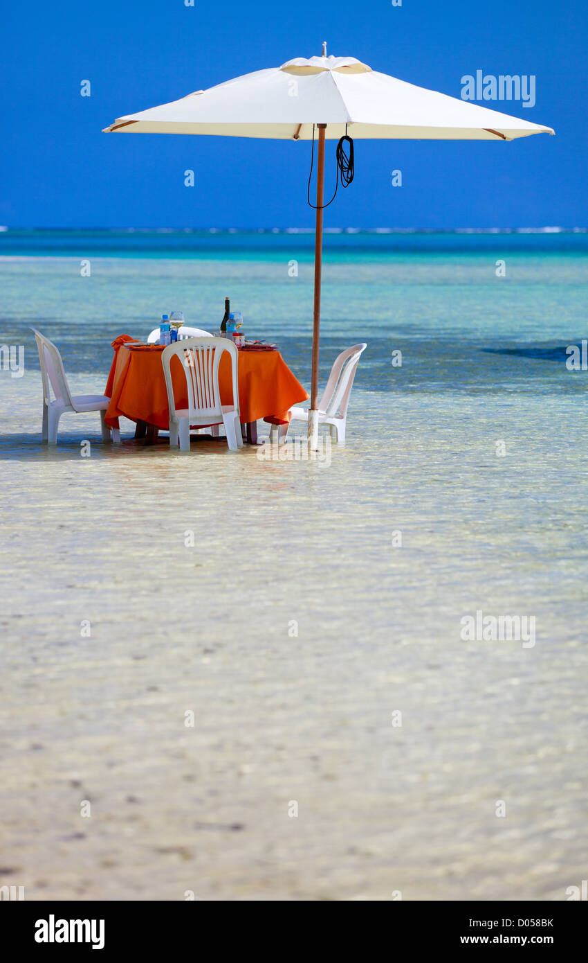 Tahiti beach picnic hi-res stock photography and images - Alamy