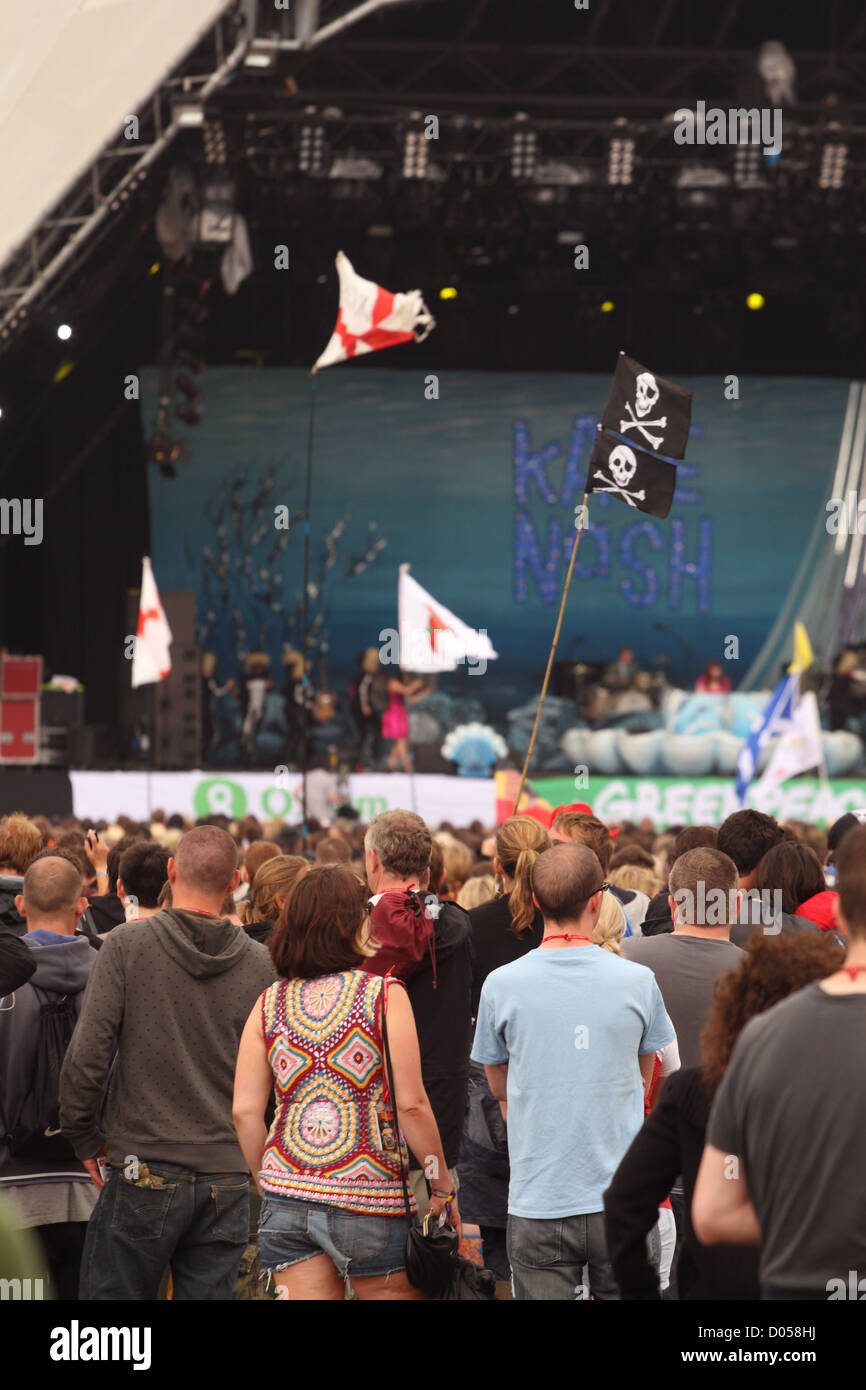 Glastonbury Festival crowd at the Pyramid Stage Stock Photo - Alamy