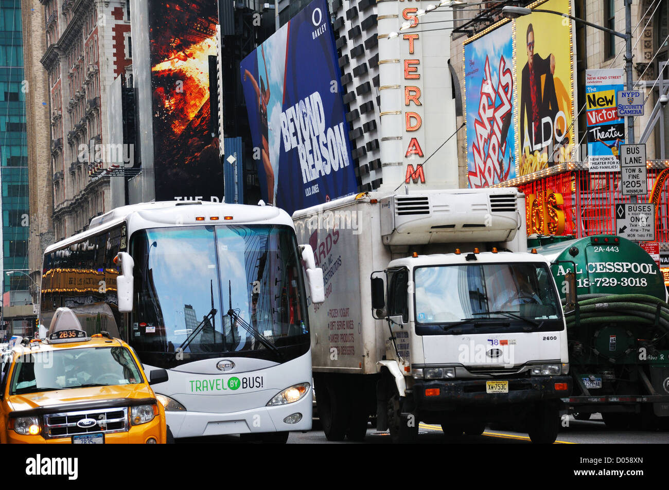 Busy street traffic usa hi-res stock photography and images - Alamy