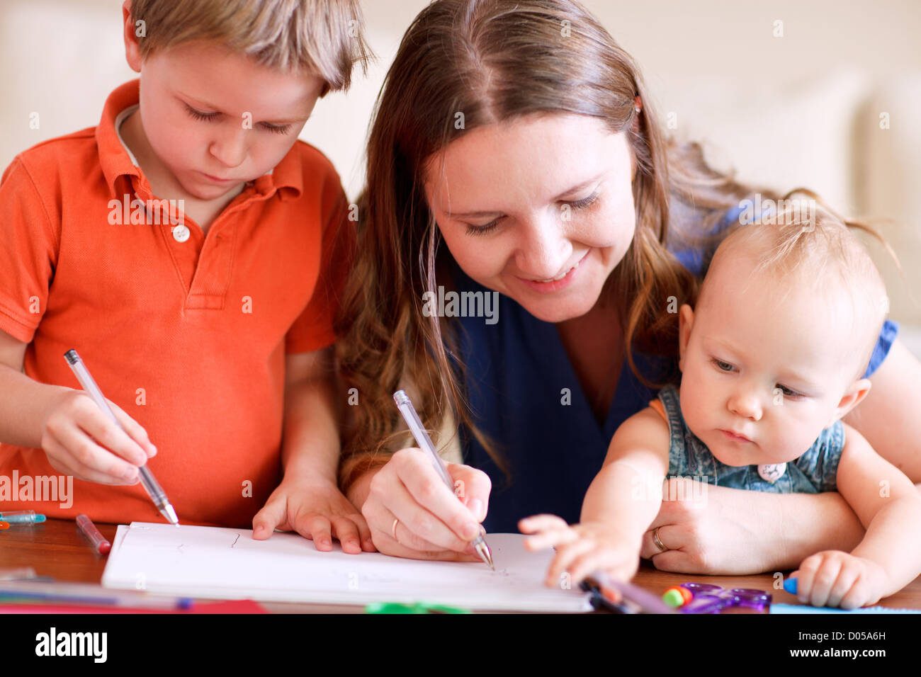 Child drawing of family hi-res stock photography and images - Alamy