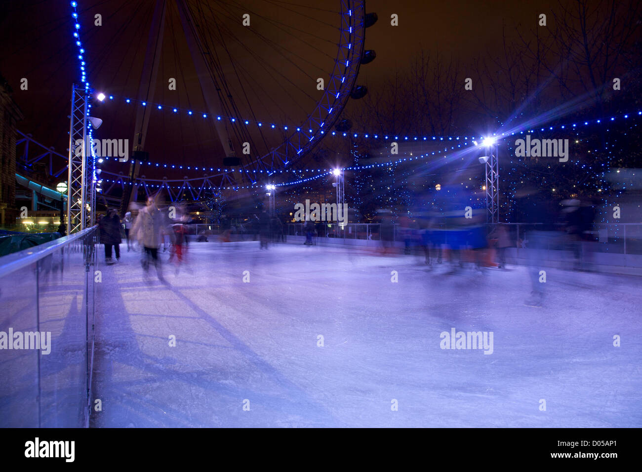 Ice skating at the london eye rink hi-res stock photography and images ...
