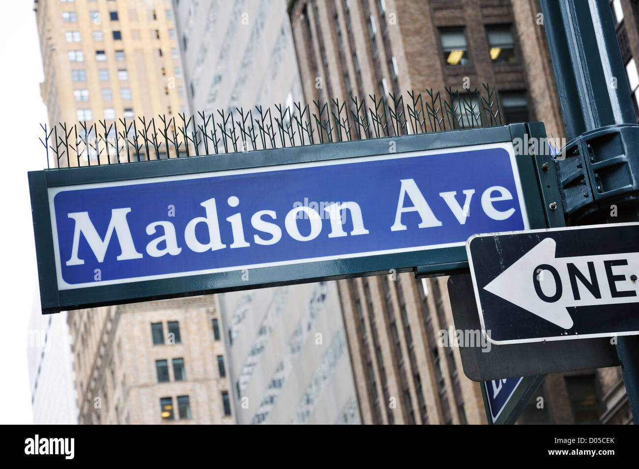 Madison ave sign hi-res stock photography and images - Alamy