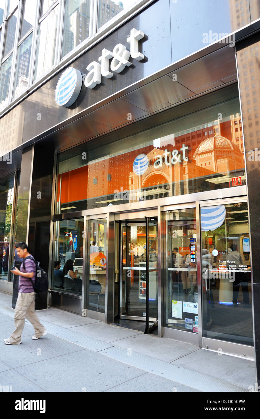 AT&T store in New York City, USA Stock Photo - Alamy