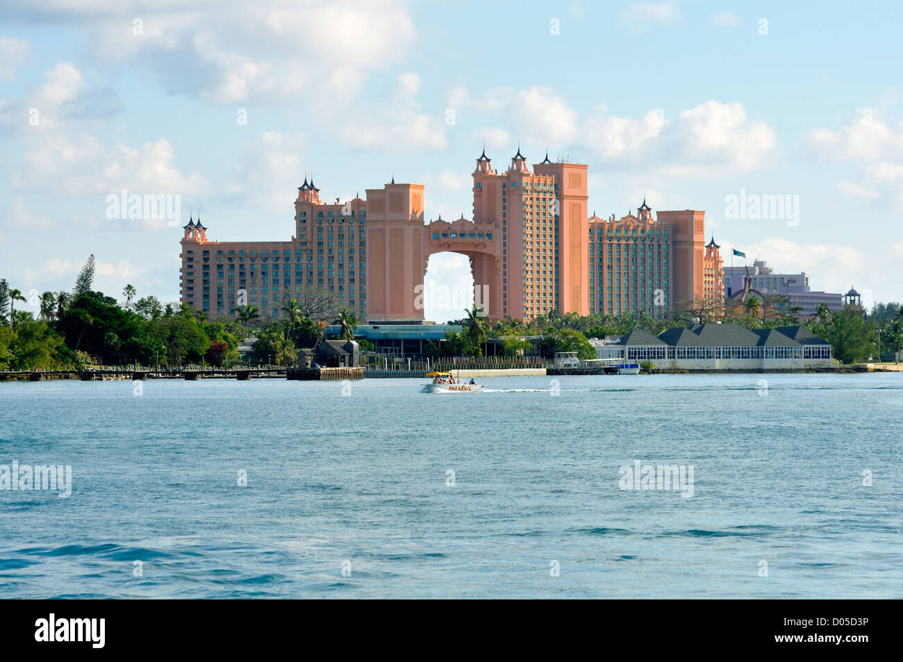 Atlantis beach tower bahamas hi-res stock photography and images - Alamy