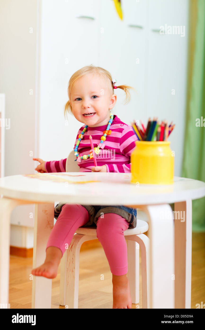 Toddler girl drawing Stock Photo - Alamy