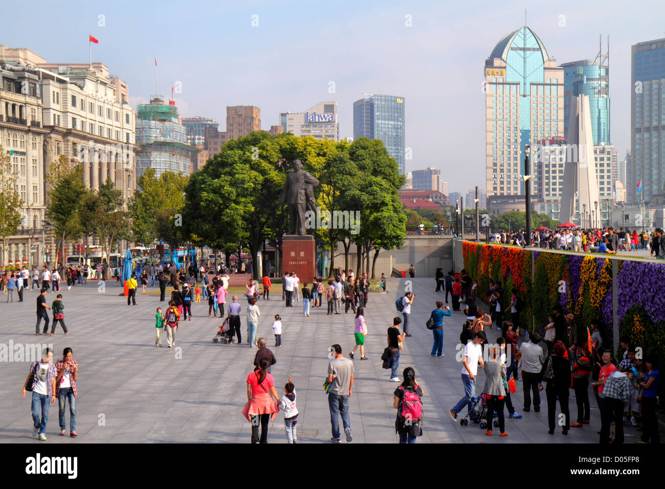 Chinese family on the bund High Resolution Stock Photography and Images ...