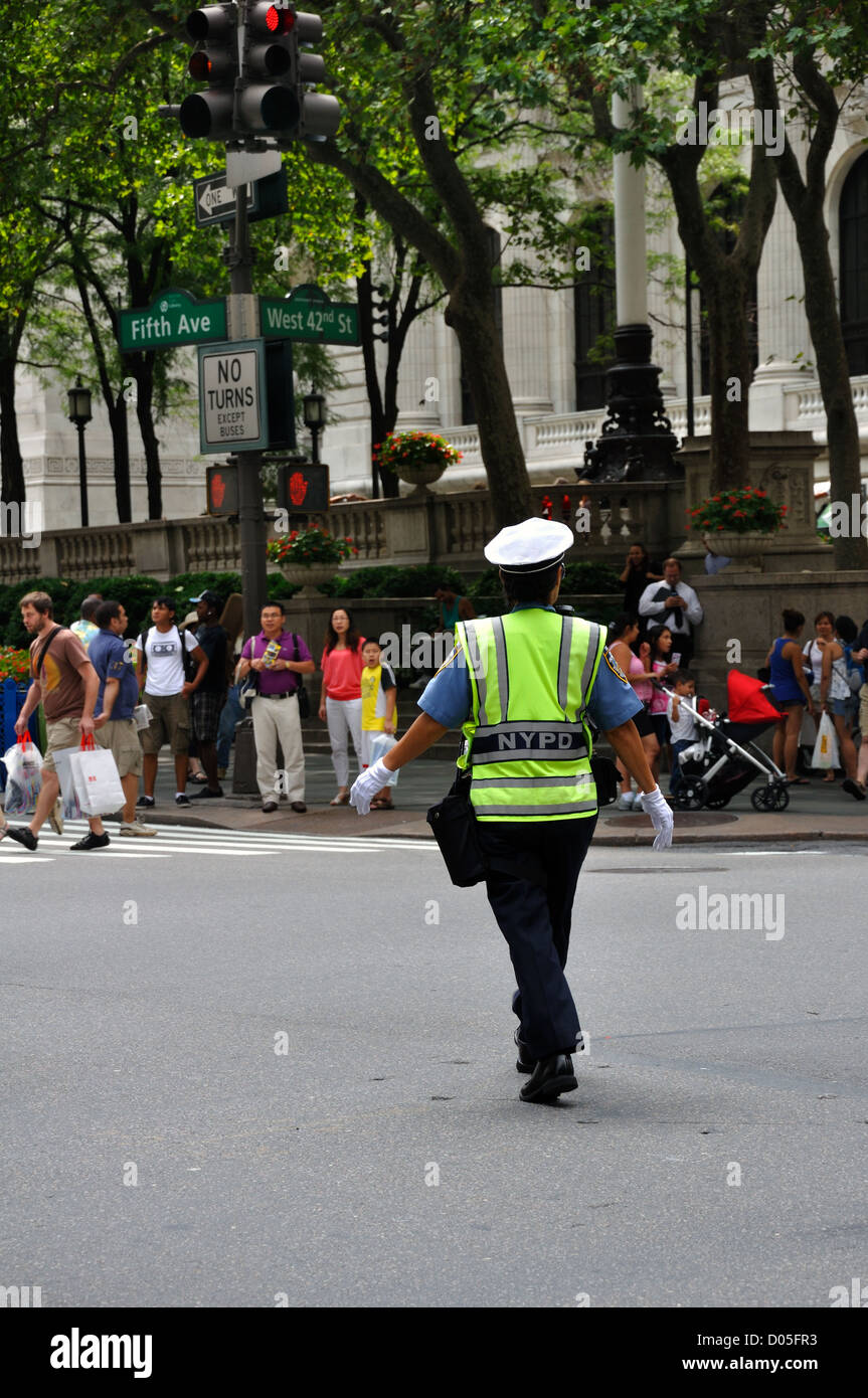 Intersection traffic control police hi-res stock photography and images ...