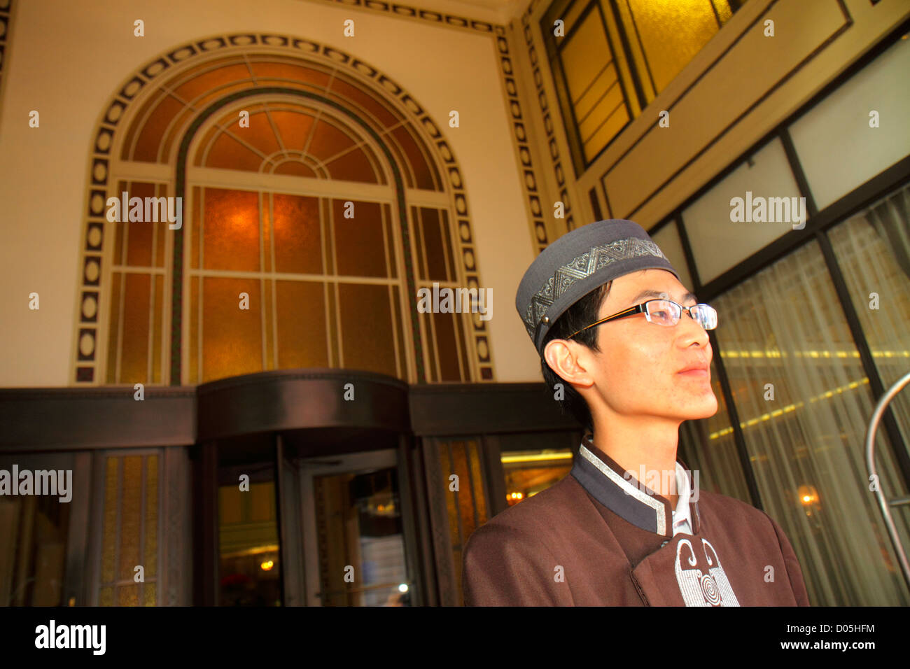 The bund shanghai fairmont peace hi-res stock photography and images ...