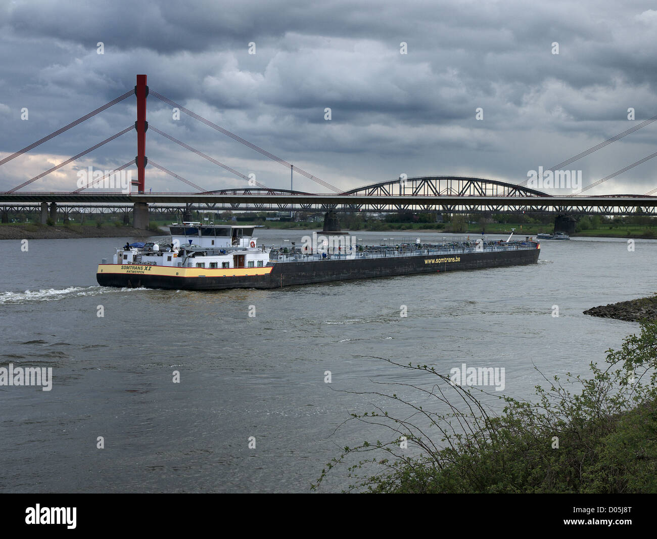 Tanker bridge hi-res stock photography and images - Alamy