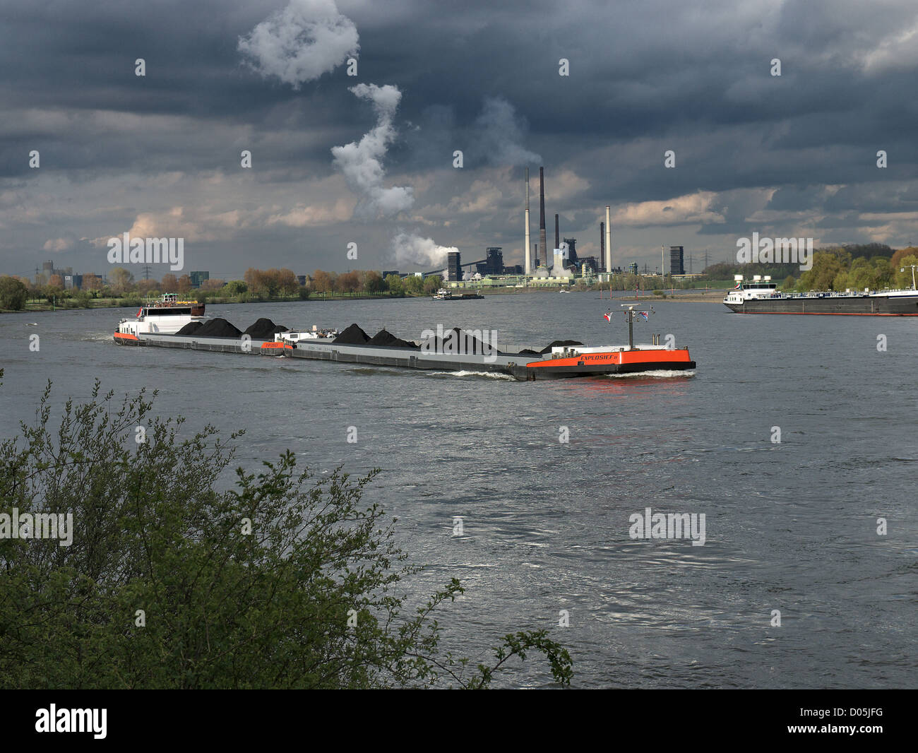 Articulated barges "Explosief II" loaded with coal sailing on the Rhine ...