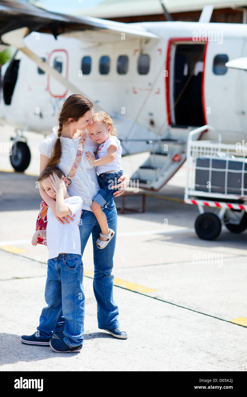 Family airplane passenger hi-res stock photography and images - Alamy