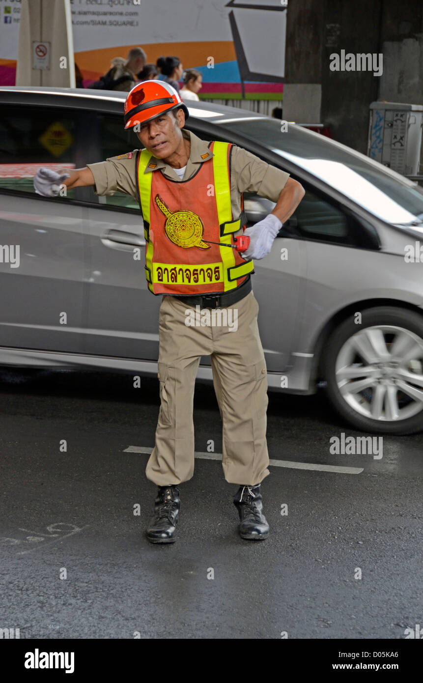 Bangkok traffic policeman Stock Photo - Alamy