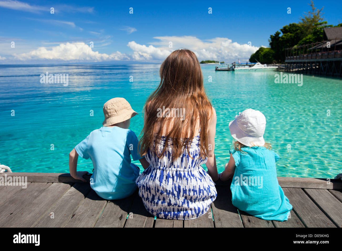 Kids sitting on dock hi-res stock photography and images - Alamy
